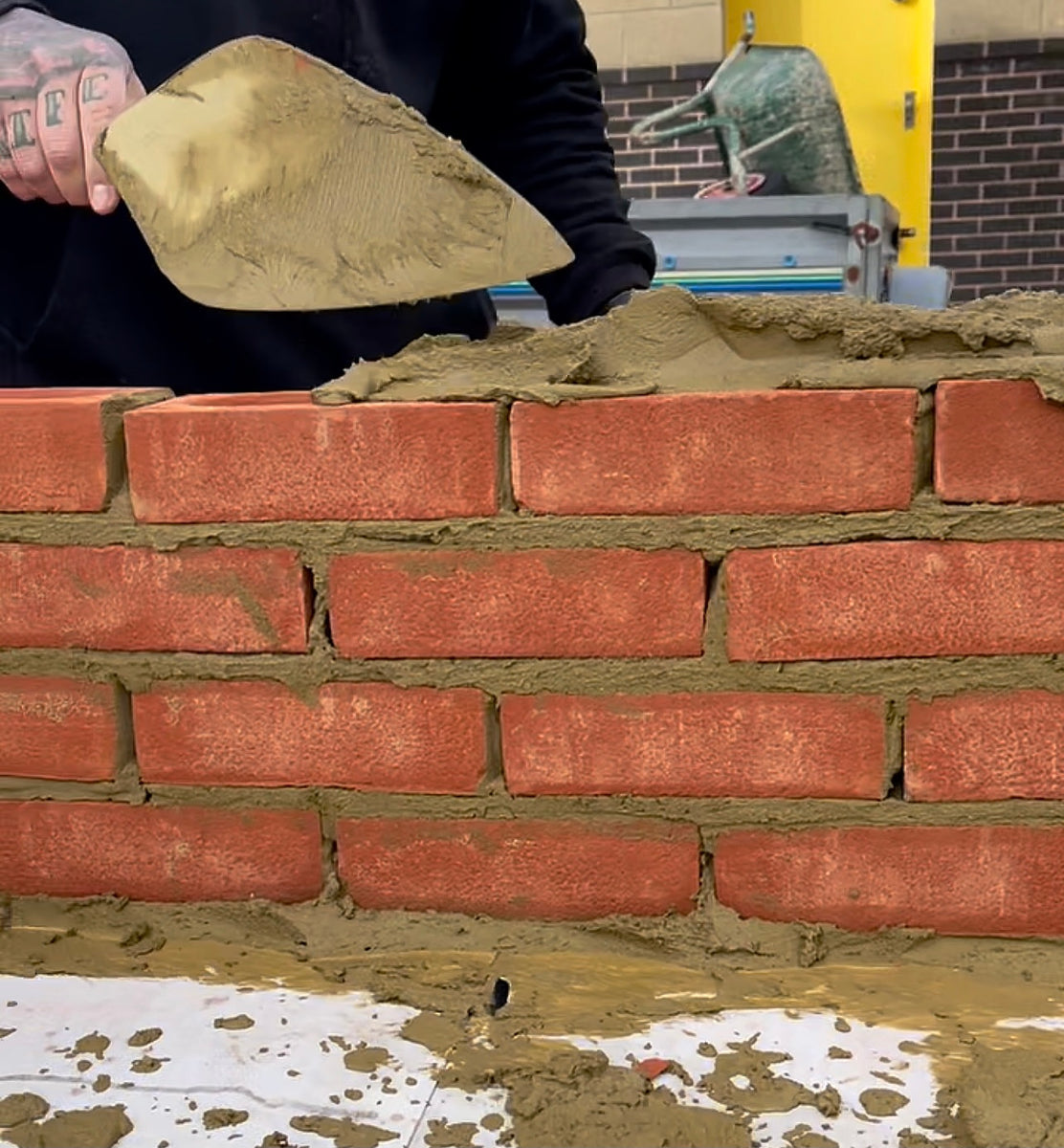 BRAD VS SAM THE BRICK WALL CHALLENGE – The Bald Builders